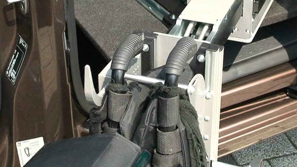 LADEBOY- Rollstuhlverladung hinter dem Fahrersitz